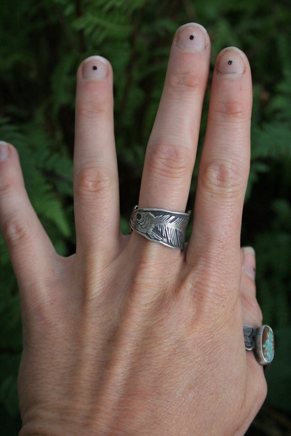 Single Fish Fossil Ring – Sable Stone