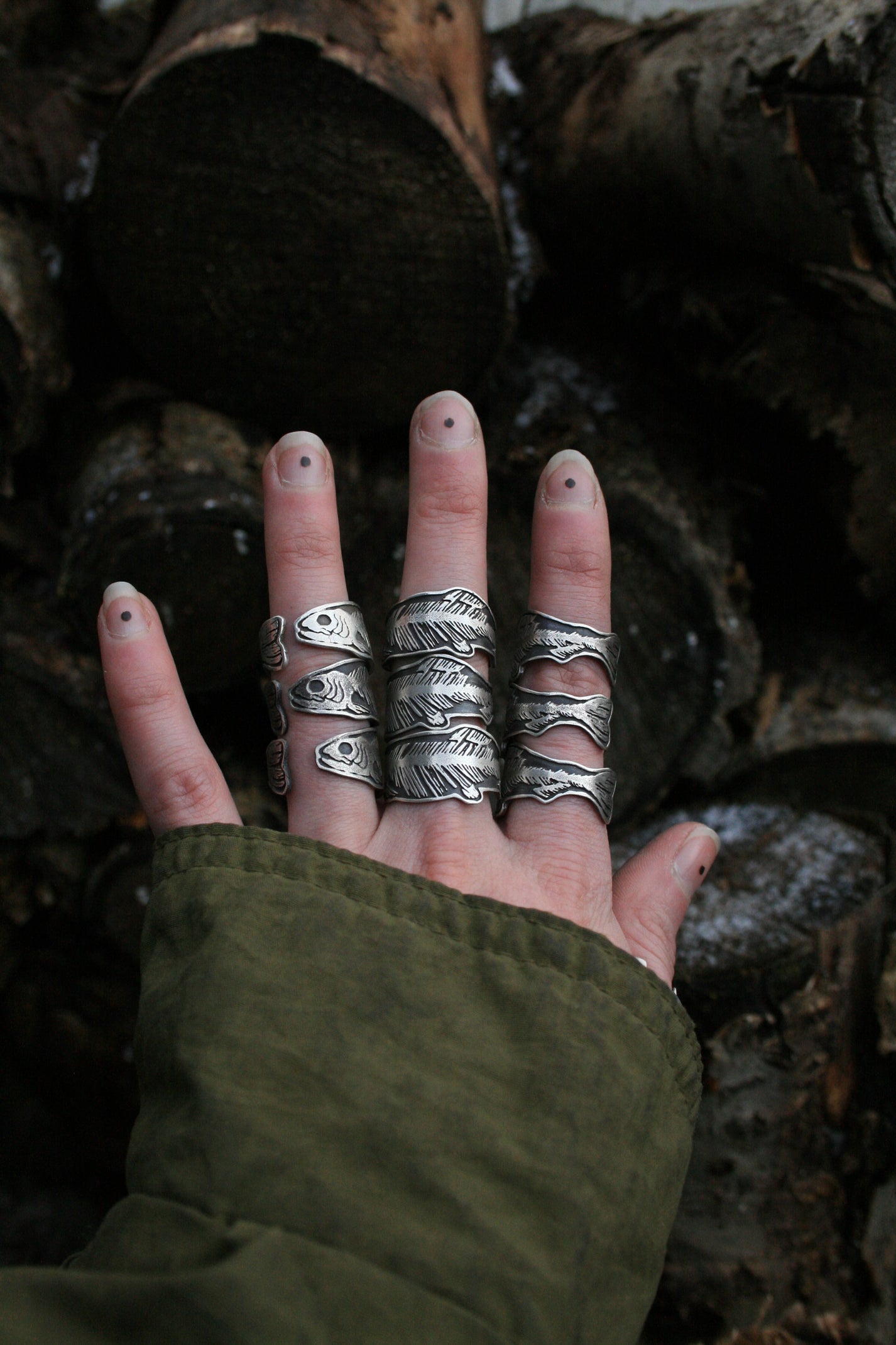 Single Fish Fossil Ring – Sable Stone